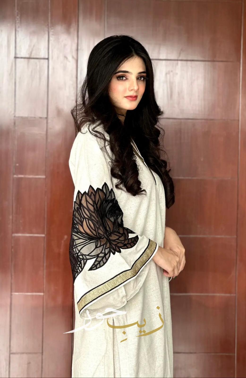 ALMOND PLAZZO STICHTED 2PCS– zaibehoor