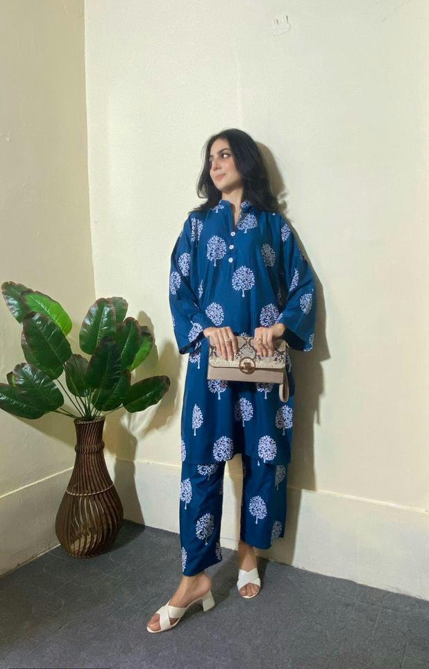 Zaibehoor's Floral Tree print 2pc Stitched – zaibehoor